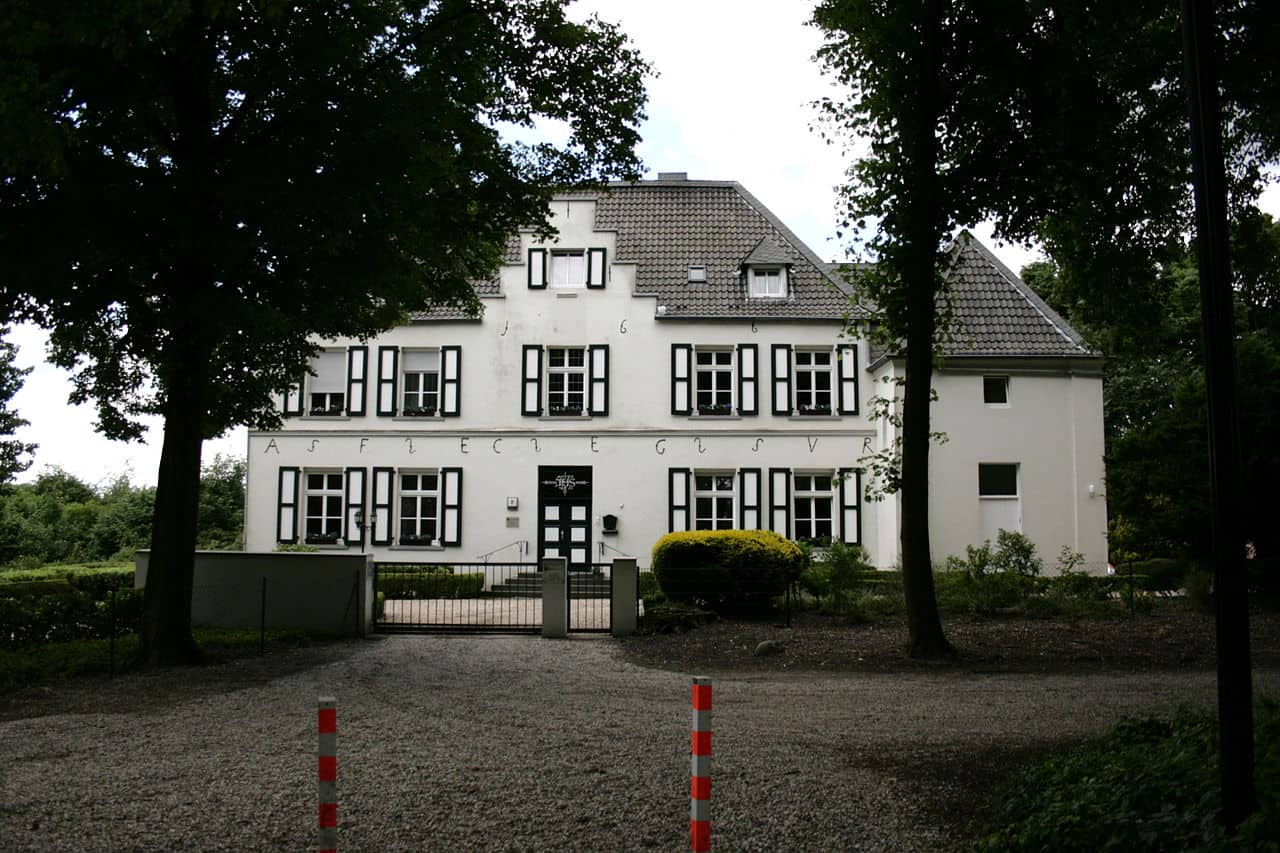 Stanislauskolleg HochElten - Klöster & Klosterhotels in Emmerich am ...